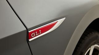 Volkswagen Nuevo Jetta GLI: Potencia y Diseño Deportivo